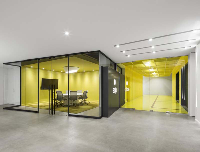 How to Create Adaptable Designs with Interior Glass Walls